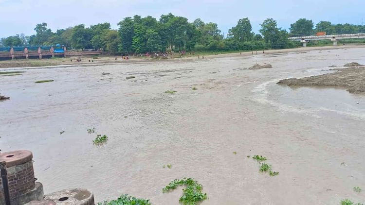 Kaliyar Police Removed The Pilgrims Bathing In The River In Time ...