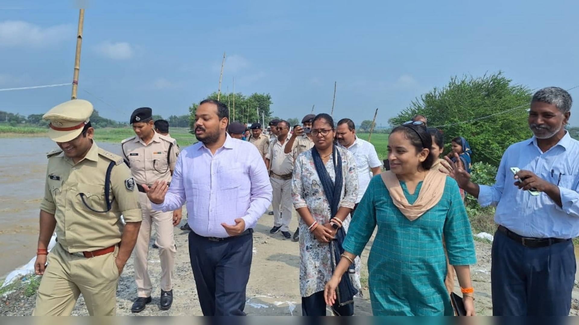Bihar Flood: Dm Vaibhav Chaudhary And Sp Himanshu Inspected Flood ...