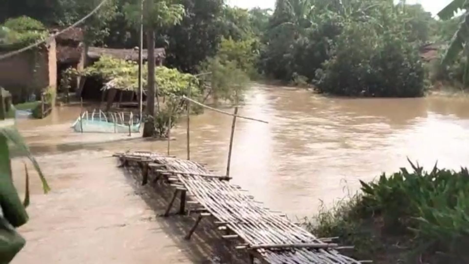 Bihar Flood:मुजफ्फरपुर में गंडक नदी का जलस्तर उफान पर, बागमती खतरे के ...