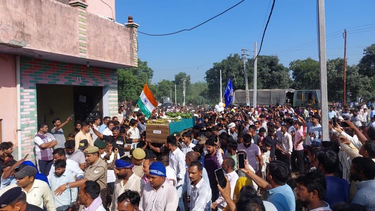 शहादत को प्रणाम:56 वर्ष बाद पैतृक आवास पहुंचा मलखान सिंह का पार्थिव ...