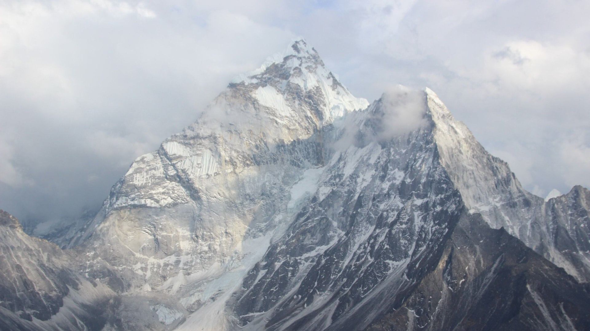 Snow Cover On Mount Everest Has Decreased By 150 Meters, Indicating A ...