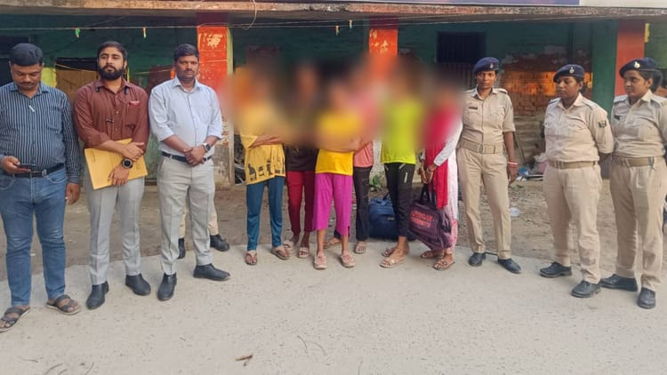 Bihar:सीवान में आर्केस्ट्रा से कई नाबालिग लड़कियां बरामद, वायरल गर्ल ...
