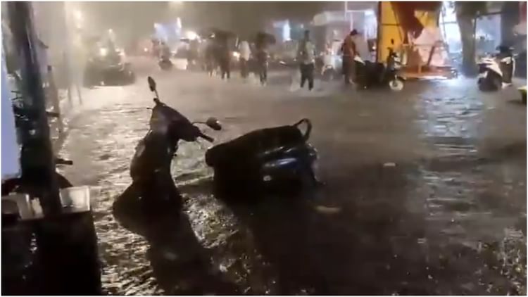 Mumbai Flooded Due To Heavy Rains, Waterlogging In Many Areas, Yellow Alert Issued - Amar Ujala ...