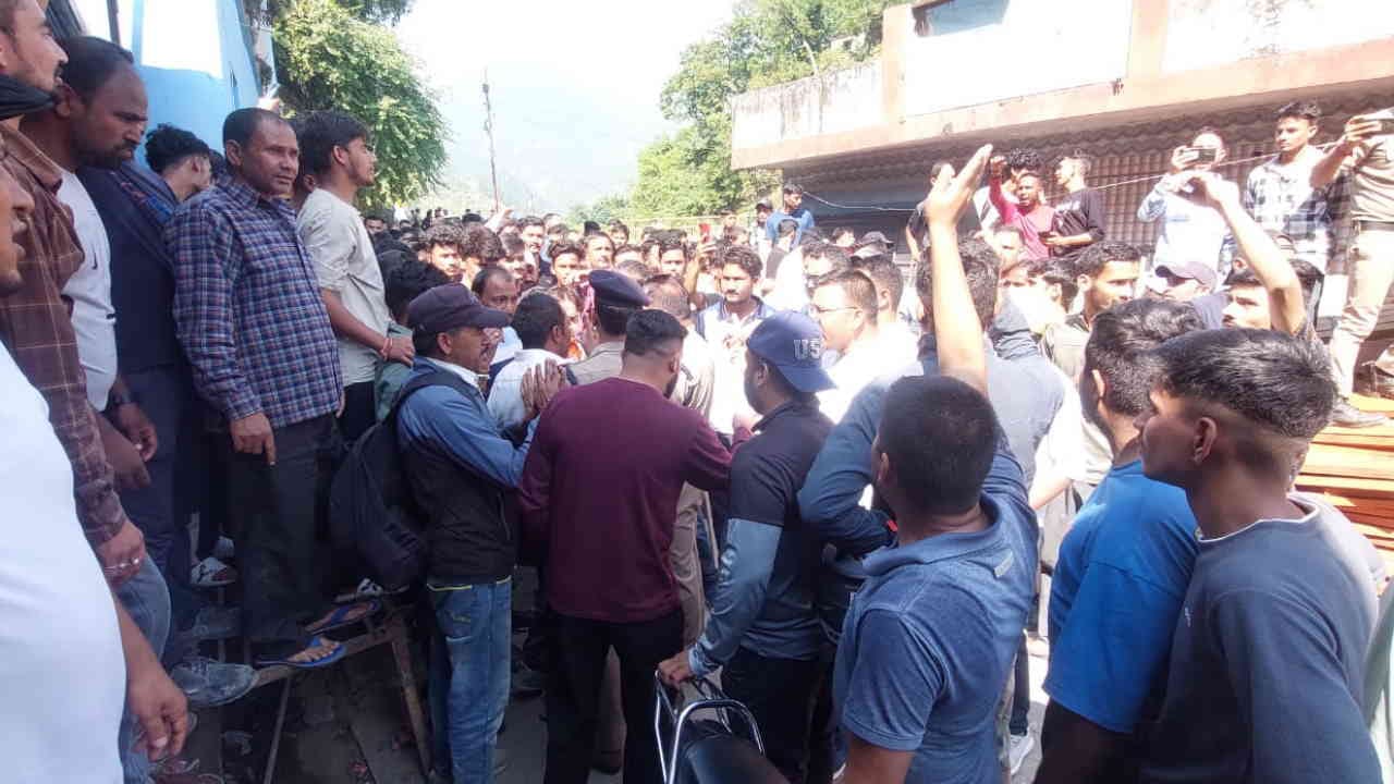 Ruckus In Gauchar Fight Between Youths Of Two Communities Police ...