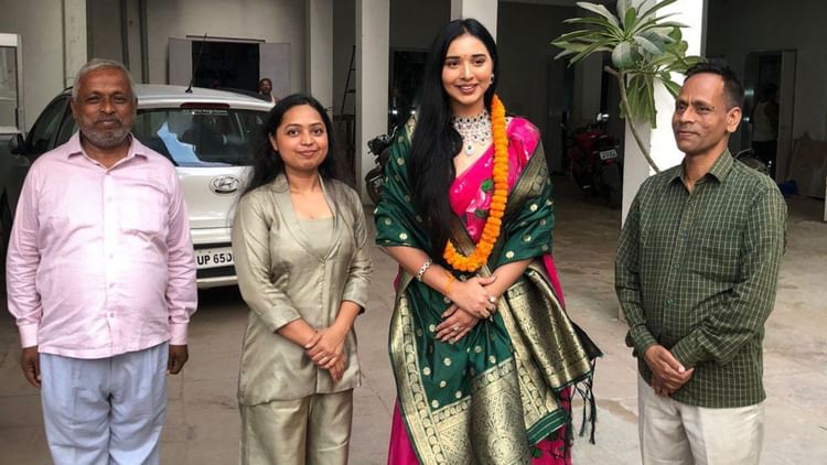 Banarasi Saree Touched The Heart Of Tanya Mittal - Amar Ujala Hindi ...