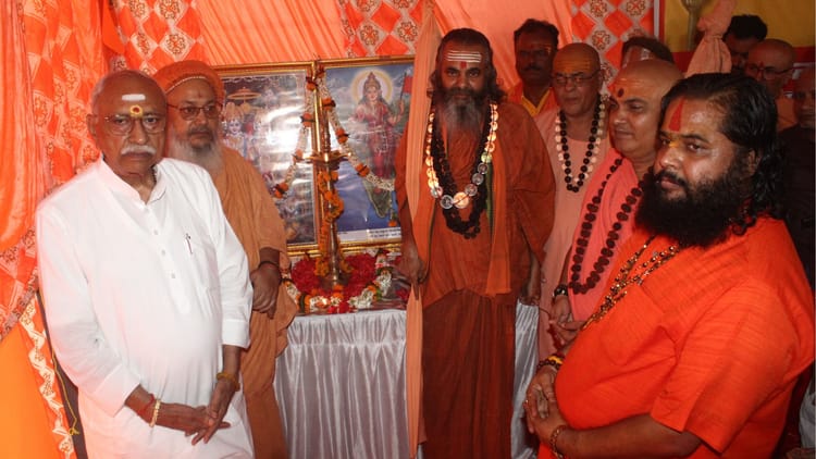 Varanasi News :'संस्कारों से ही सनातन धर्म की रक्षा संभव', काशी में ...