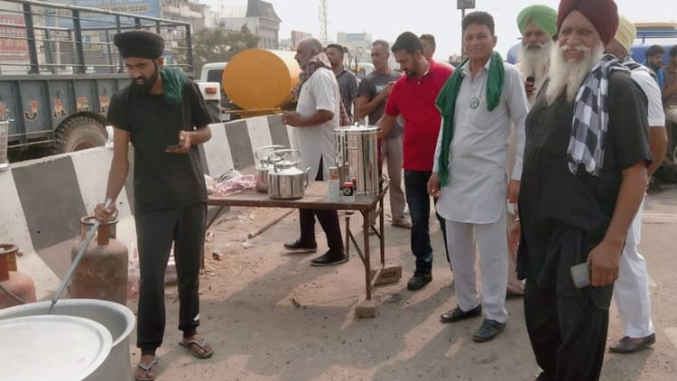 Due To Non Lifting Of Paddy Farmers Staged Permanent Strike In Phagwara ...