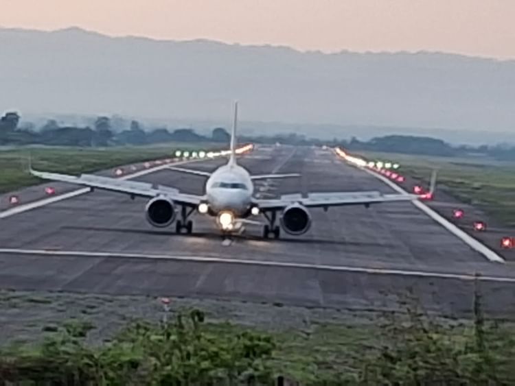 Passenger Sitting In Plane Died Due To Deteriorating Health He Was Going From Lucknow To Delhi ...