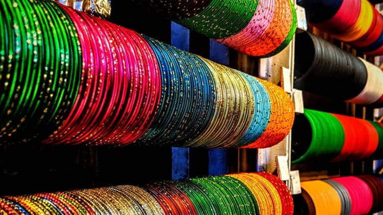 Tips To Wear Bangles Amazing Tips To Wear Kaanch Ki Choodi Easily To ...
