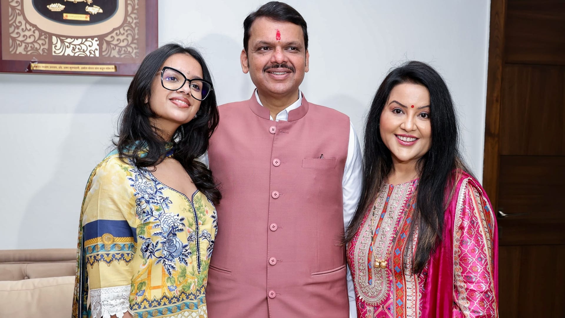 Devendra Fadnavis Family Tree New Maharashtra Cm News In Hindi - Amar ...