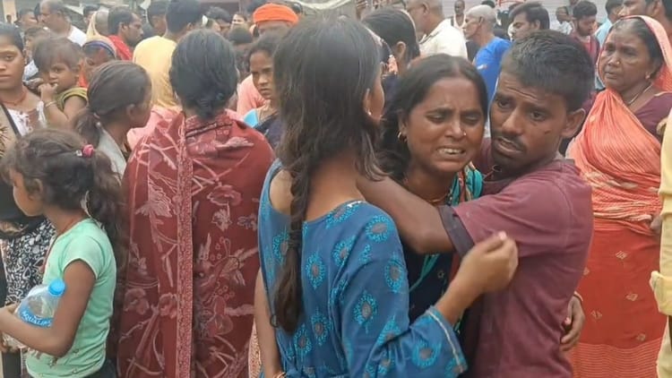 Bihar News:काली पूजा मेले में करंट लगने से युवक की मौत, पुलिस पर ...