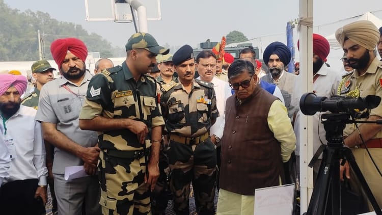 Governor Gulab Chand Kataria Visit Pathankot Border Area - Amar Ujala ...
