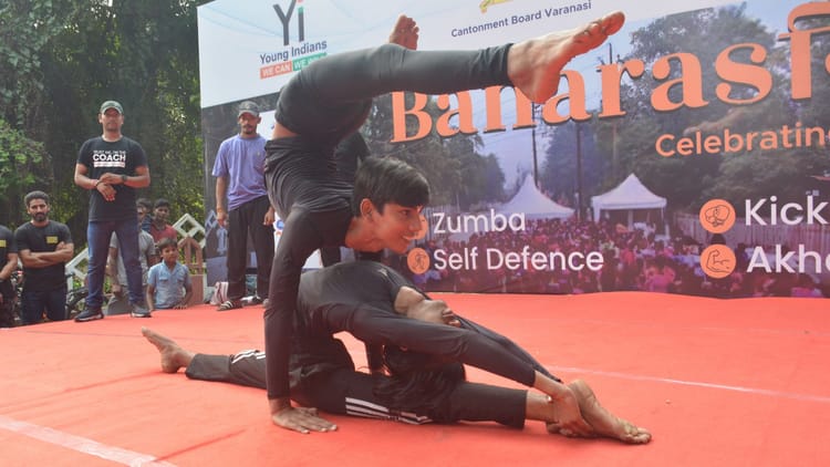 बनारसगिरी :मशहूर गायक कविश ने शानदार दी प्रस्तुति, पहलवानों ने खेली ...