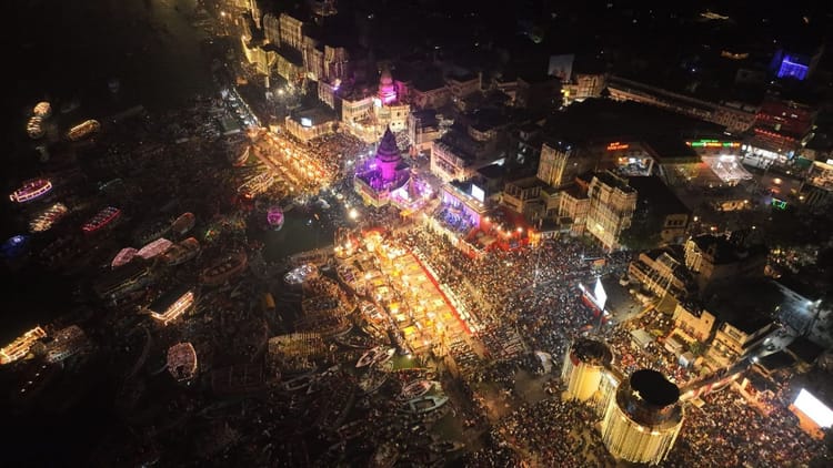 Deepawali 2024:दीपों से जगमग काशी, 84 गंगा घाटों पर जले 21 लाख दीये ...