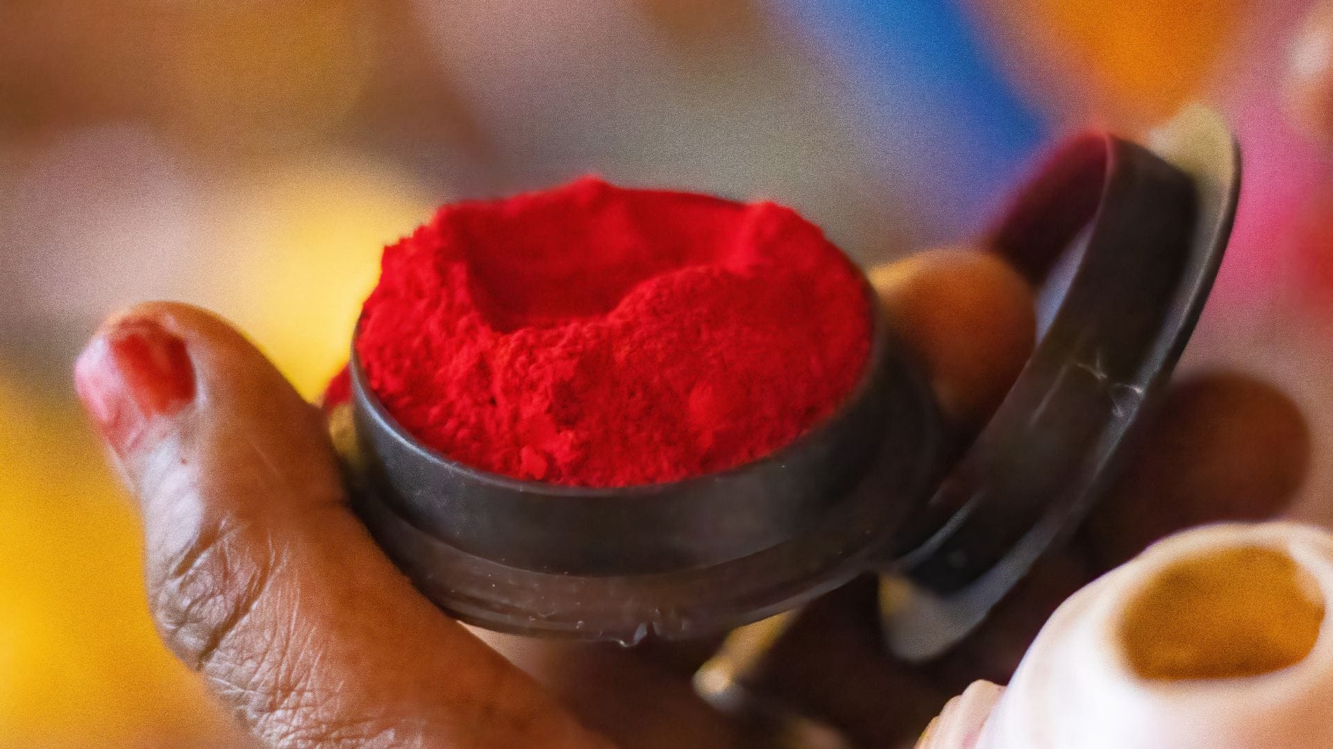 Wedding Rituals:मांग में सिंदूर क्यों लगाती हैं हिन्दू महिलाएं? जानिए ...