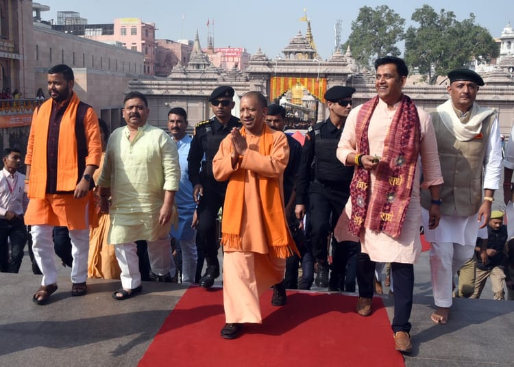 Cm Yogi Meet Former Mla Shyamdev Enquired For Health Gave Instructions ...