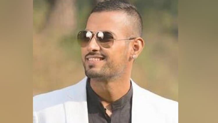 Attack On Singer Garry Sandhu Man Grabbed His Throat During Show - Amar ...
