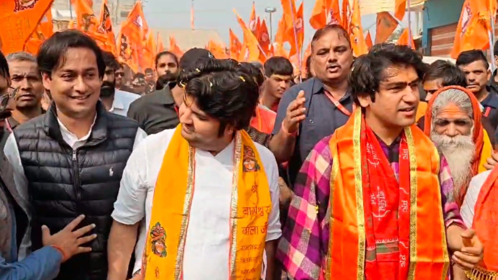 Bageshwar Dham: Padyatra Of Baba Bageshwar Started - Amar Ujala Hindi ...