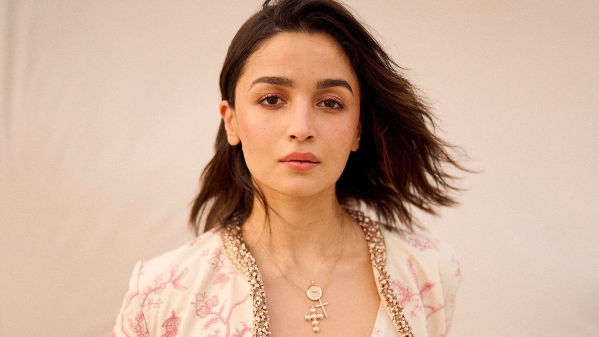 Alia Bhatt Birthday: Know About Actress Career Famous Movies Family Net ...