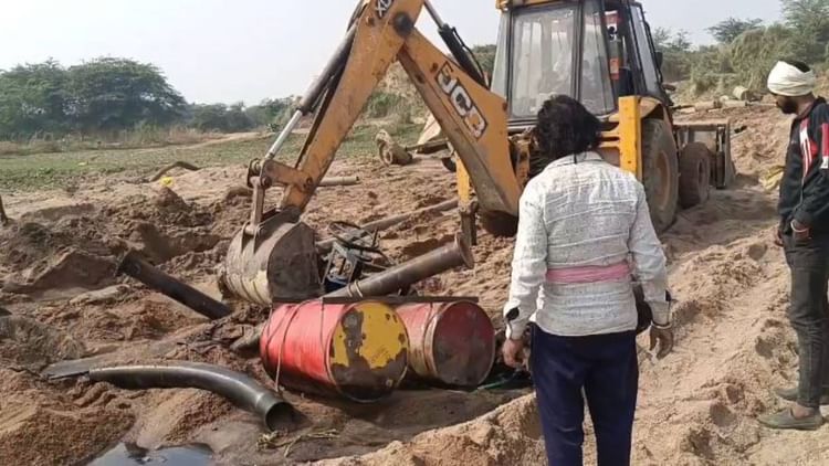Gwalior Major Action Against Sand Mafia Sdrf Searched And Found Nine Submarines In River Sank ...