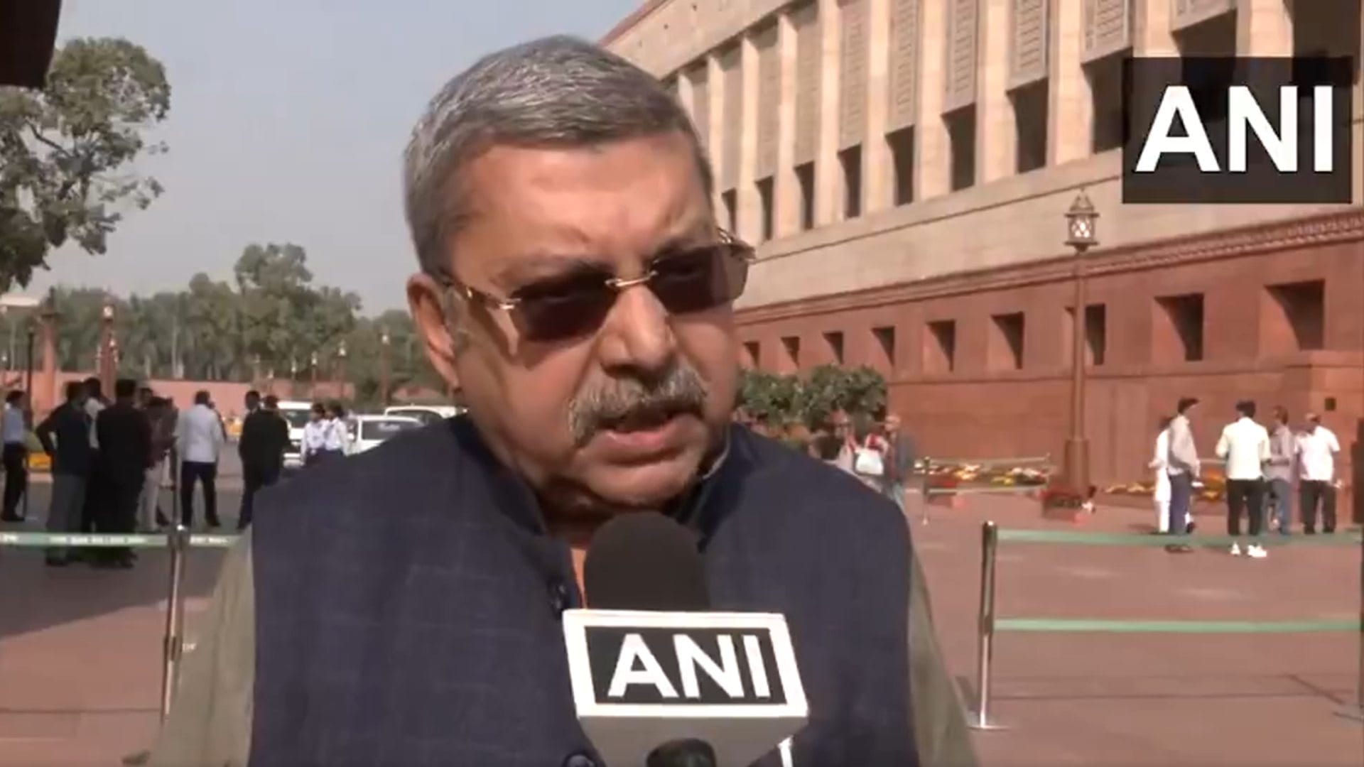 राजभवन-हथियार विवाद:'bjp का एजेंट बनकर काम कर रहे', टीएमसी सांसद कल्याण ...