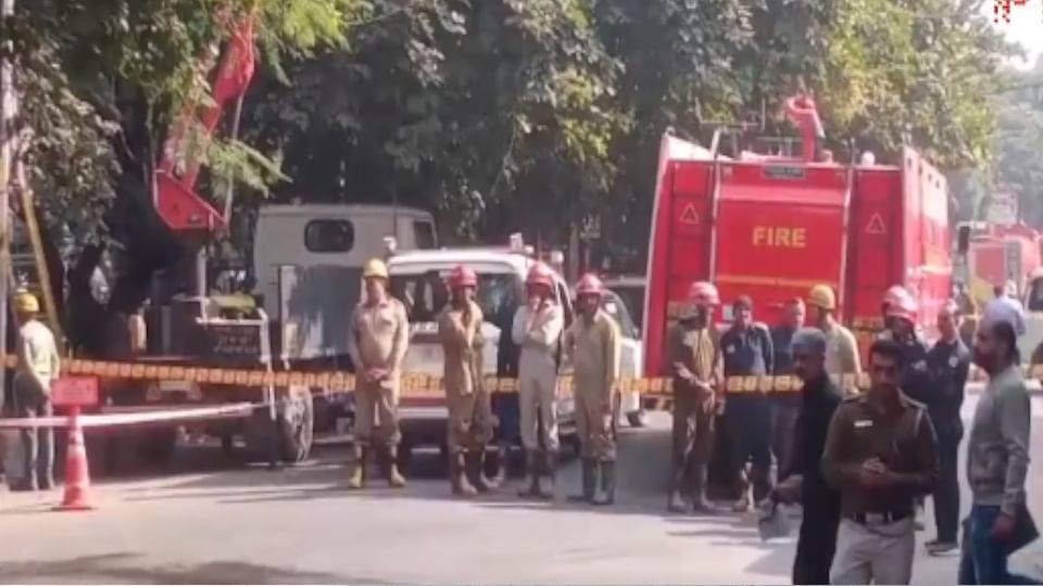 Delhi Bomb Blast News: Explosion Near Prashant Vihar, Police Investigation, Fire Service ...