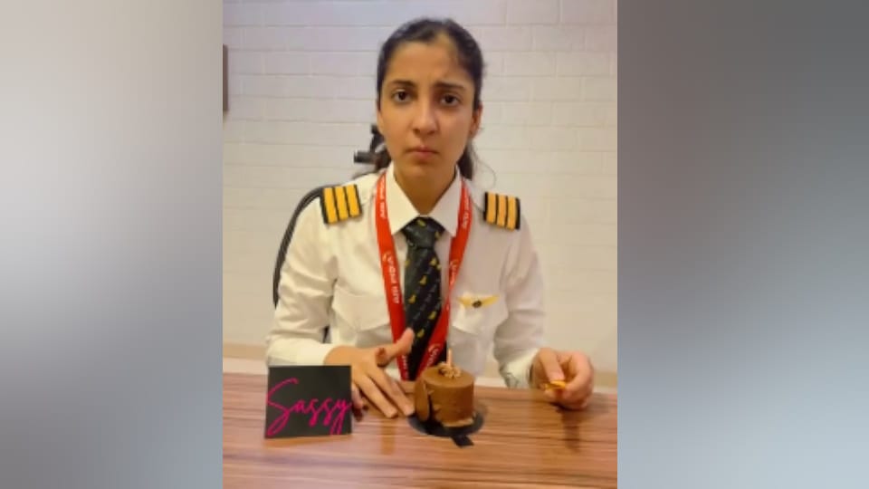 Air India Pilot Srishti Tuli Suicide Case Vide Call Talk To Mother See ...