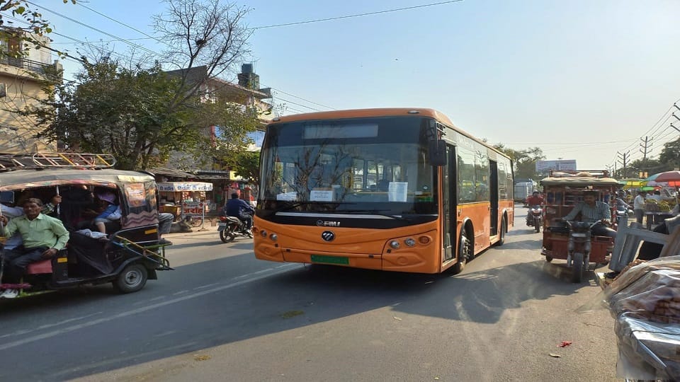 Agra:एमजी रोड पर ऑटो और रिक्शा बंद, अब हर पांच मिनट में मिलेगी ई-बस ...
