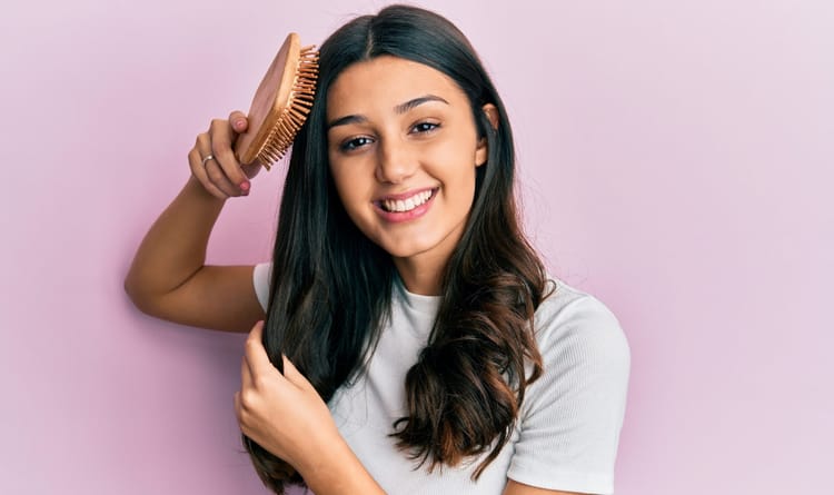 Hair Care Tips:बाल कंघी करते समय की गई इन गलतियों से बढ़ता है गंजापन ...