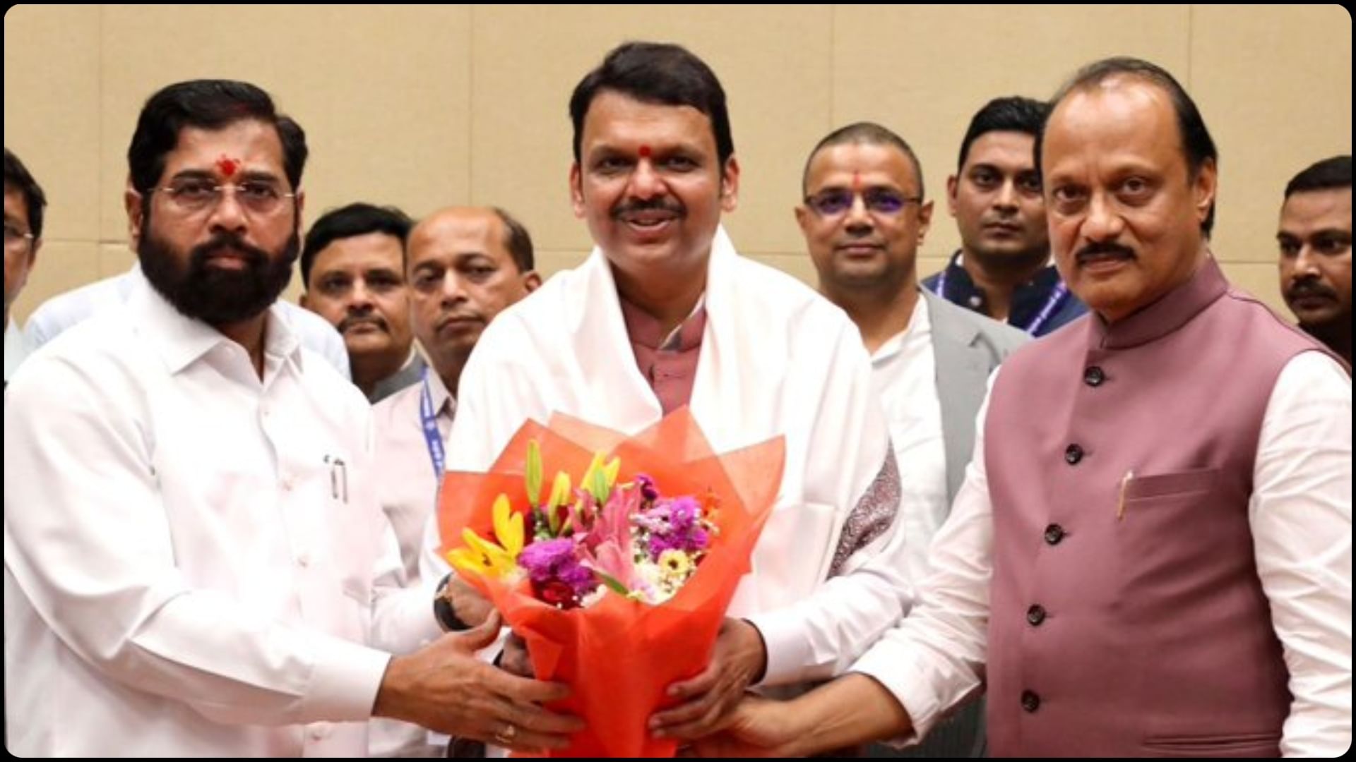 Fadnavis Takes Charge As 20th Cm Of Maharashtra, Holds Cabinet Meeting, News In Hindi - Amar ...