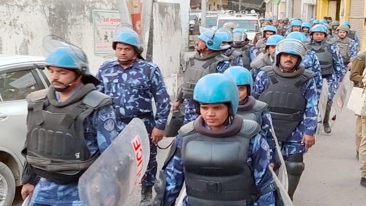 Sambhal Violence:जुमे की नमाज को लेकर अलर्ट, तीन लेयर सुरक्षा व्यवस्था ...