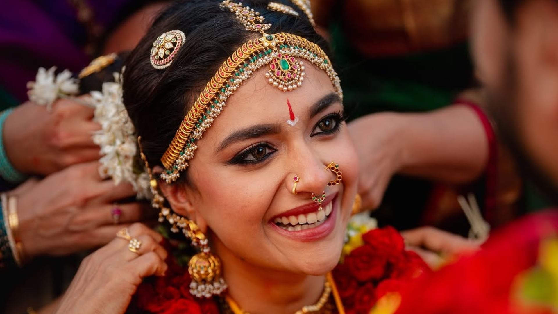 Keerthy Suresh Reveals She Wore 30 Years Old Red Saree Know Sentimental ...