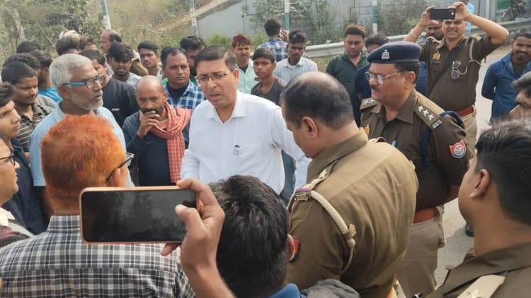 Action Has Already Been Taken Against Sdm Suspended Peshkar In ...