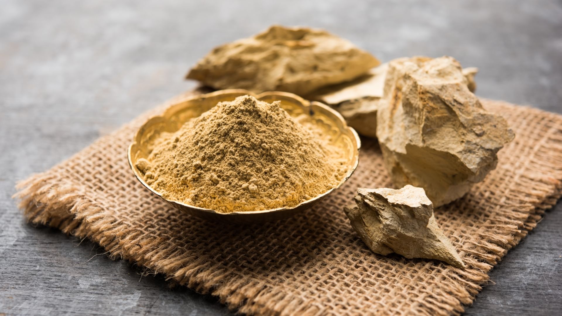 Skin Care Tips How To Use Multani Mitti For Glowing Face Multani Mitti ...