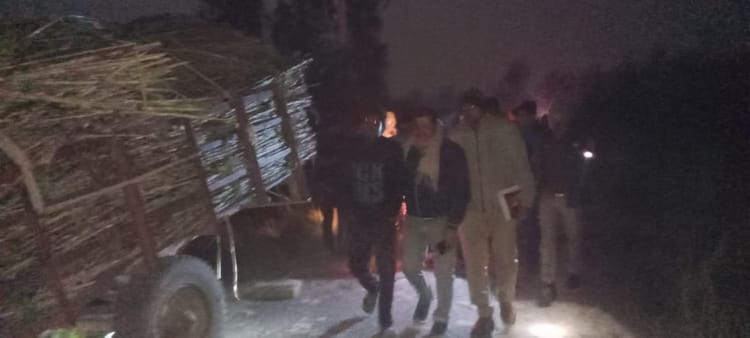 Gonda:गन्ना लदी ट्रैक्टर-ट्राली और मोटरसाइकिल में भिड़ंत, दो दोस्तों की ...