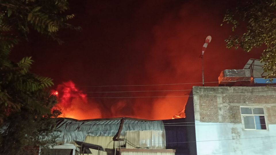 Massive Fire Broke Out In A Polythene Manufacturing Factory - Amar Ujala Hindi News Live ...