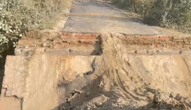 A Dilapidated Bridge Collapsed In Ballia Traffic Banned Estimate For Re ...