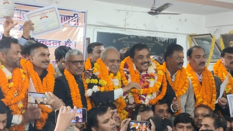 Varanasi :बनारस बार के अध्यक्ष बने सतीश कुमार तिवारी, महामंत्री शशांक ...