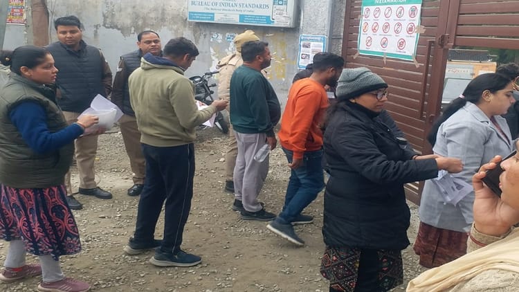 Up News: Candidates Gathered At The Centers To Give Pcs Pre-examination ...