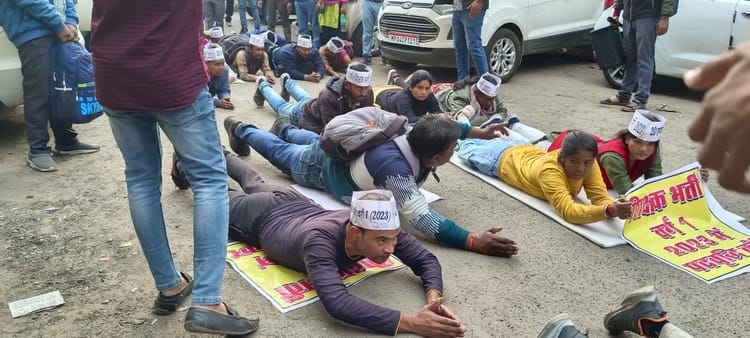 Bhopal: Waiting Teachers Did Dandavat Pad Yatra, Women Will Get Their ...
