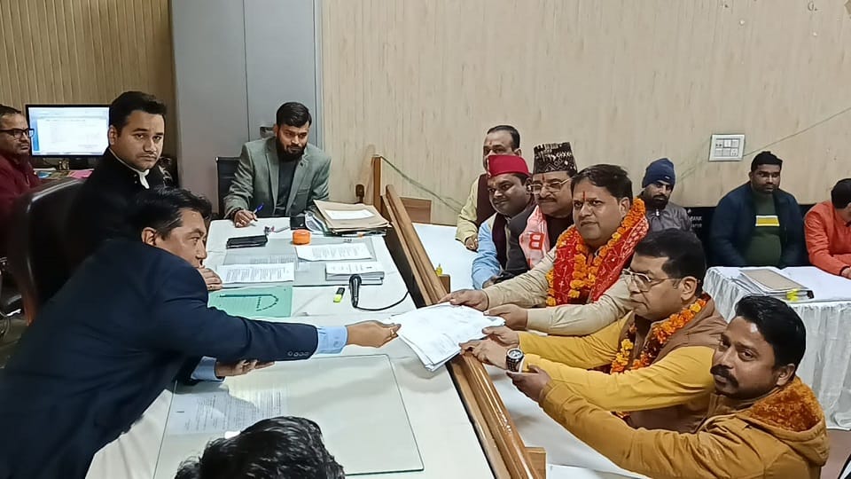 Bjp Mayor Candidate Vikas Sharma And Congress Candidate Mohan Kheda Filed Nomination In Rudrapur ...