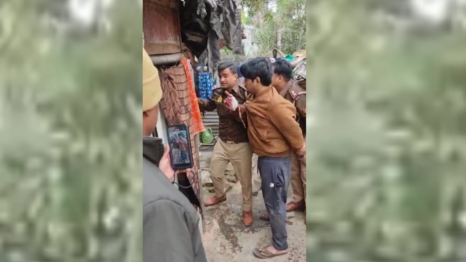 लखनऊ:पूर्व मंत्री राम लखन वर्मा के बेटे ने काटी हाथ की नस, कमरे में खुद ...