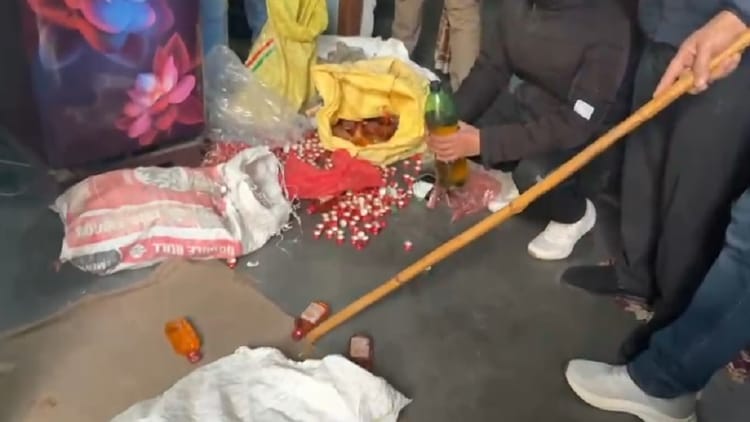 A Factory Of Adulterated Desi Liquor Was Also Caught In Laksar, Glass ...