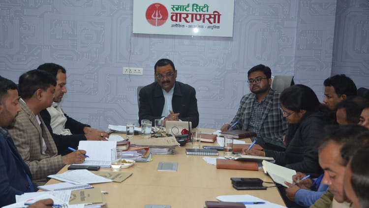 Varanasi:नए साल के पहले दिन मेयर ने दिखाए तेवर, अवर अभियंता का वेतन ...