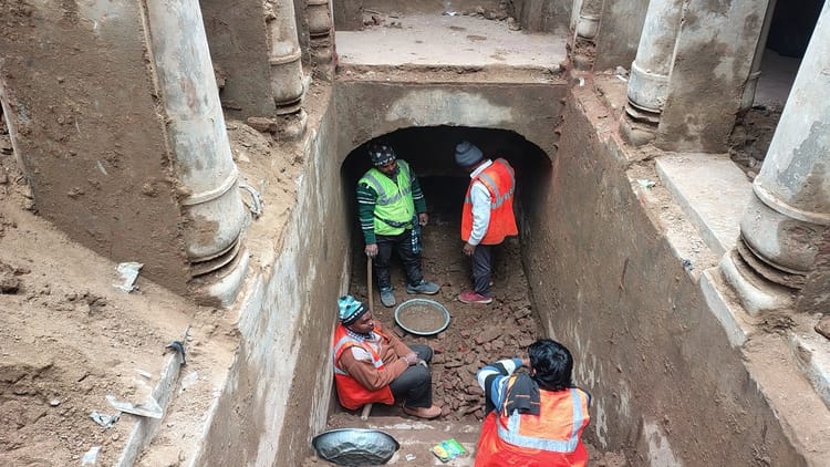 Sambhal Stepwell:बावड़ी में 30 फीट तक हो चुकी है खोदाई, जानें कुएं की ...