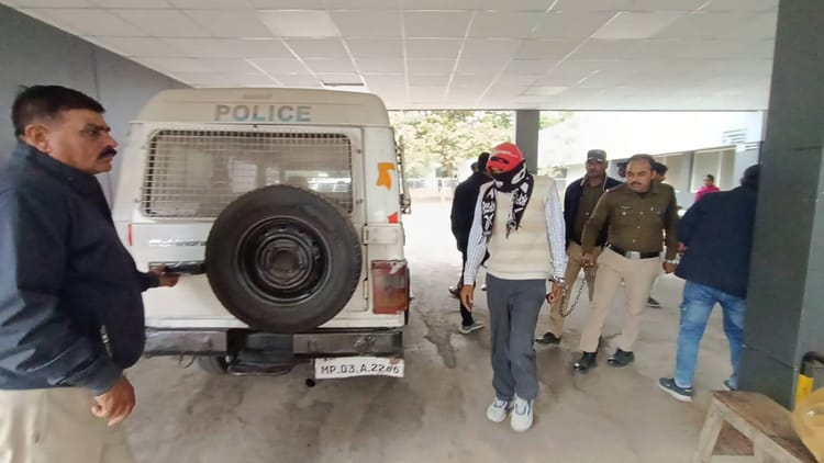 Dewas Murder Case:किराएदार ने फ्रिज खोली तो आया बदबू, जानें हत्या के ...