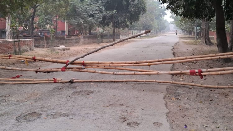 Road Block In Varanasi Dug Up And Left Not Build Due To Cold 3000 ...