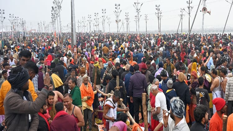 Kichha Resident Woman Dies In Mahakumbh Stampede - Amar Ujala Hindi ...