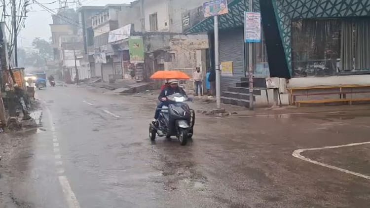 Up Weather News:आगरा में सुबह-सुबह तेज बारिश, फिर पड़ेगी कड़ाके की ...