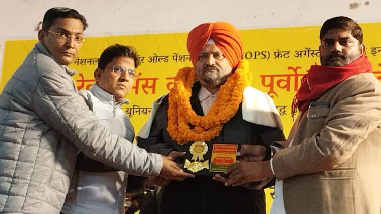 Railway Workers Working Overtime Lack Manpower Ne Railway Men Congress ...